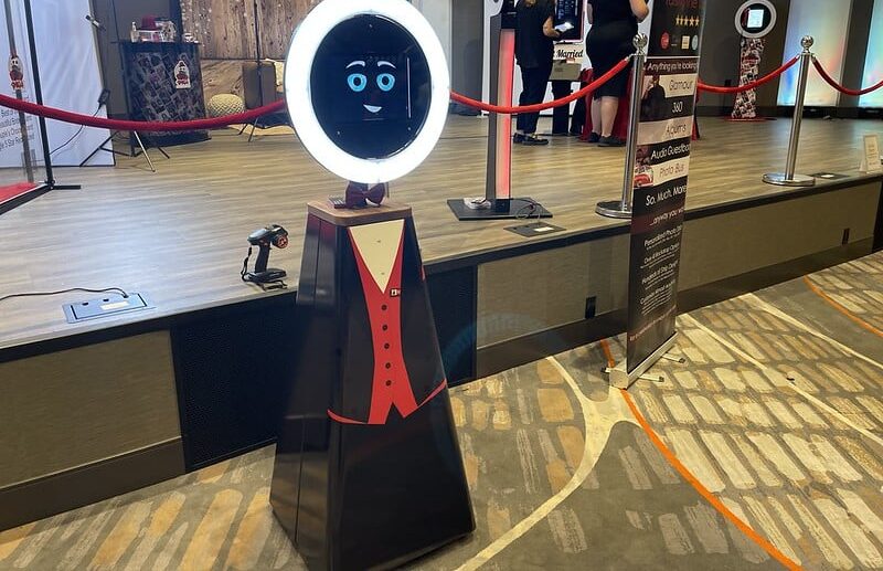 Roaming Robot Photo Booth - Smash Booth Interactive Photo Studios